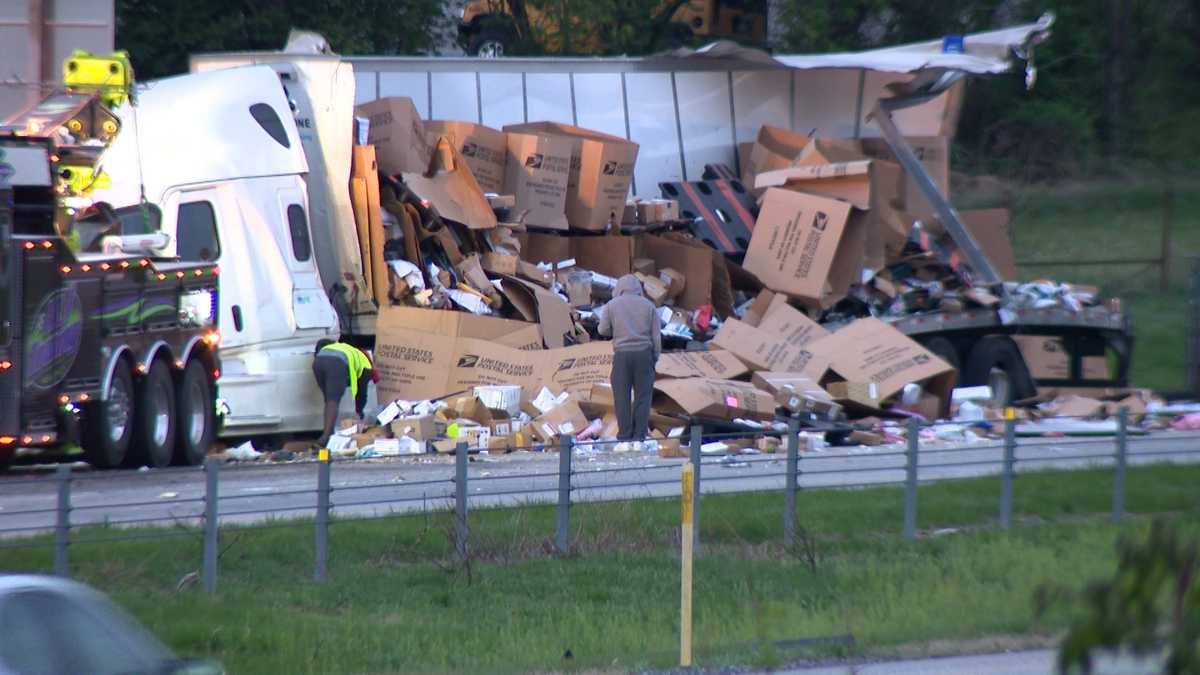 I-81 CLOSED: 1 injured after 3 tractor-trailers collide in Cumberland ...