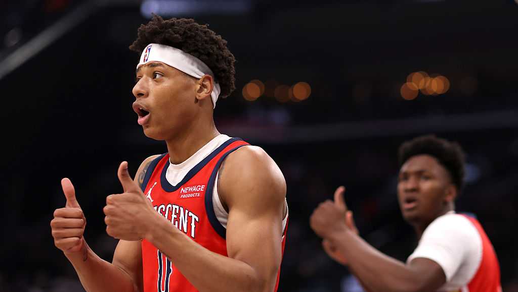 Jeremiah Fears and Derik Queen named to All-Rookie Second Team
