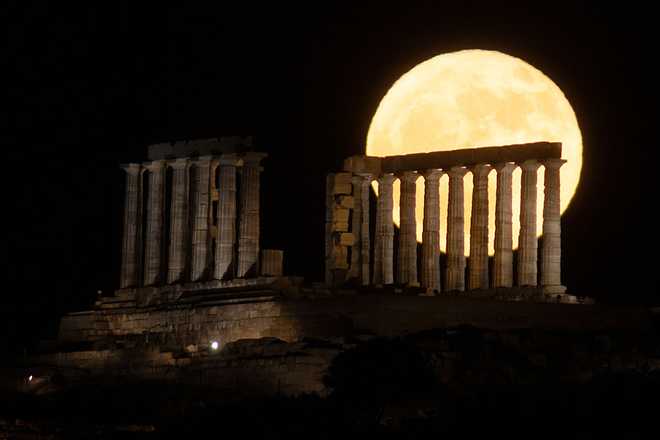 Micro Strawberry Moon, Mercury: Astronomical events in June 2026