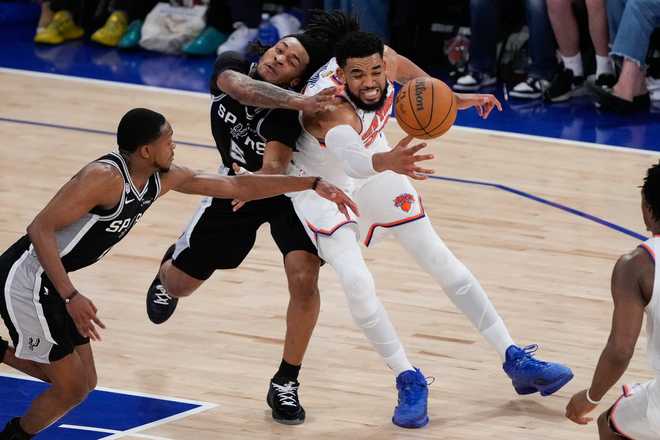 Knicks come from 29 down and beat the Spurs