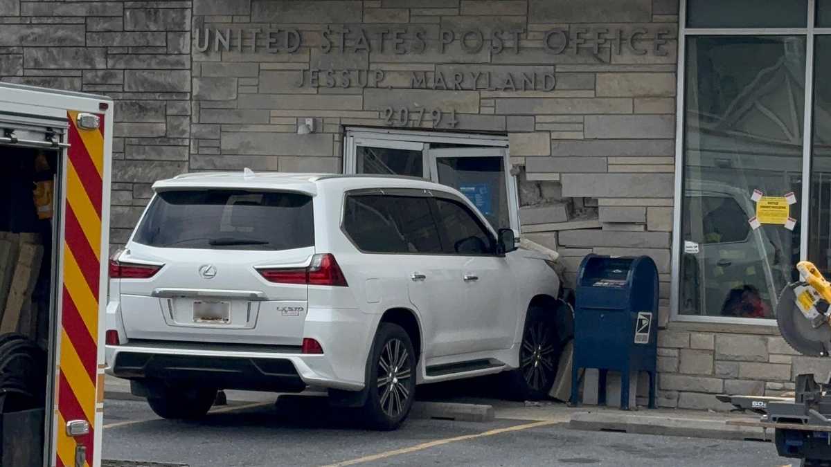 SUV crashes into Jessup post office