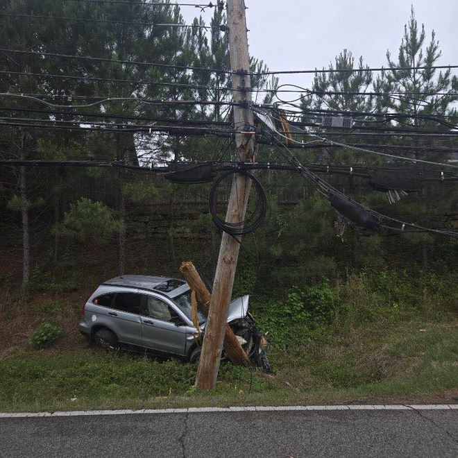 Car hits power pole, closes Rocky Ridge Road in Jefferson County