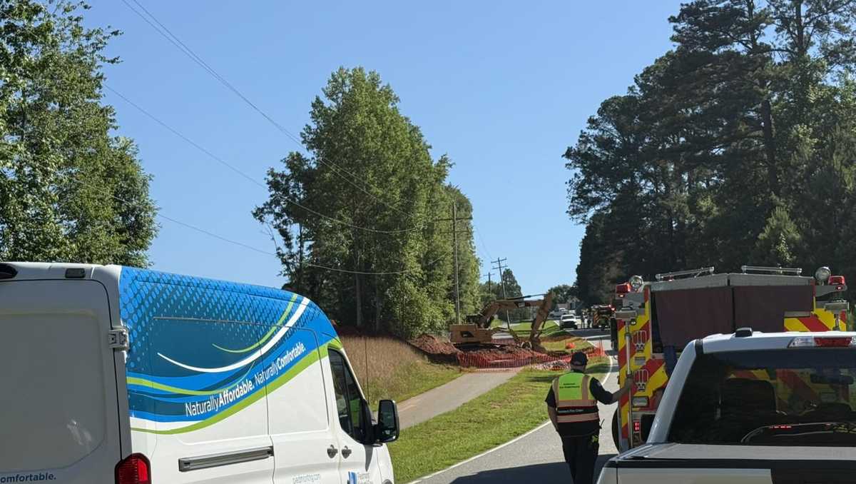 Cut gas line shuts down road in Anderson, fire officials say
