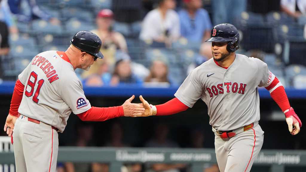 Red Sox beat Royals 3-1 behind Willson Contreras' homer and Sonny Gray ...