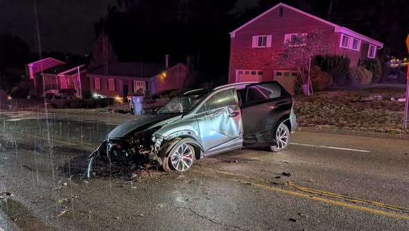2 injured in crash in Green Tree, Allegheny County