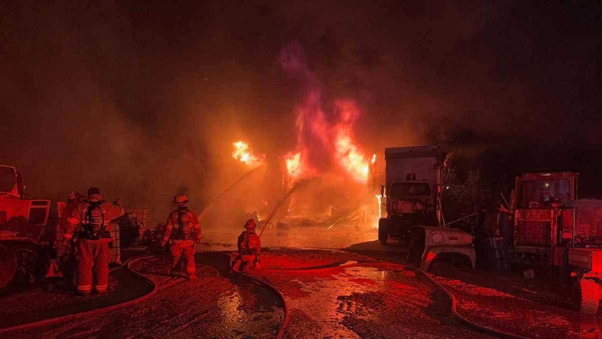 Firefighters in Northern Kentucky battle massive garage fire in Burlington