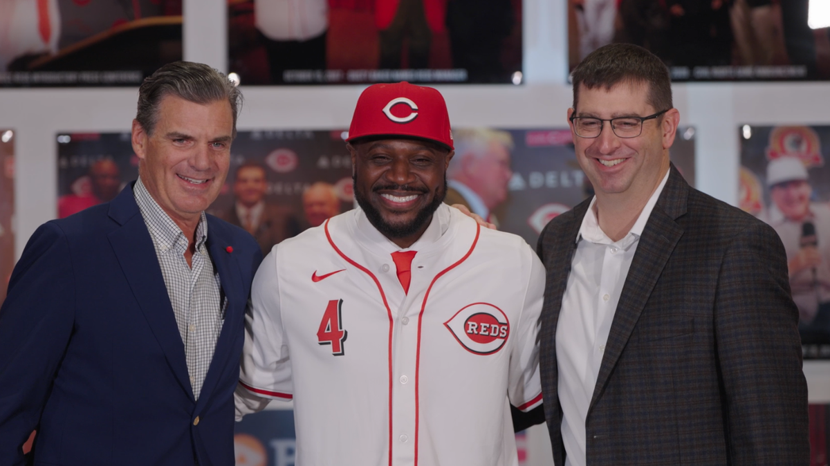 Brandon Phillips officially retires as a Cincinnati Red