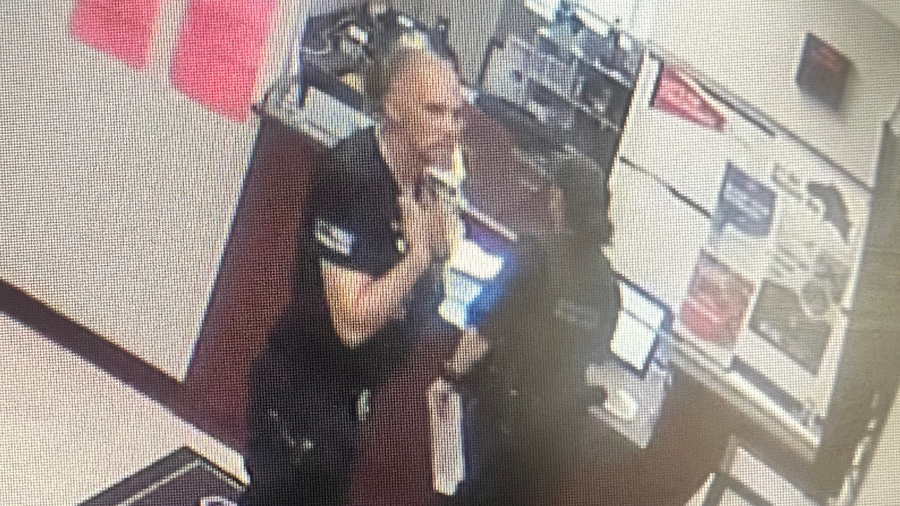 Photos show Ohio police chief claiming to be with ICE visiting schools