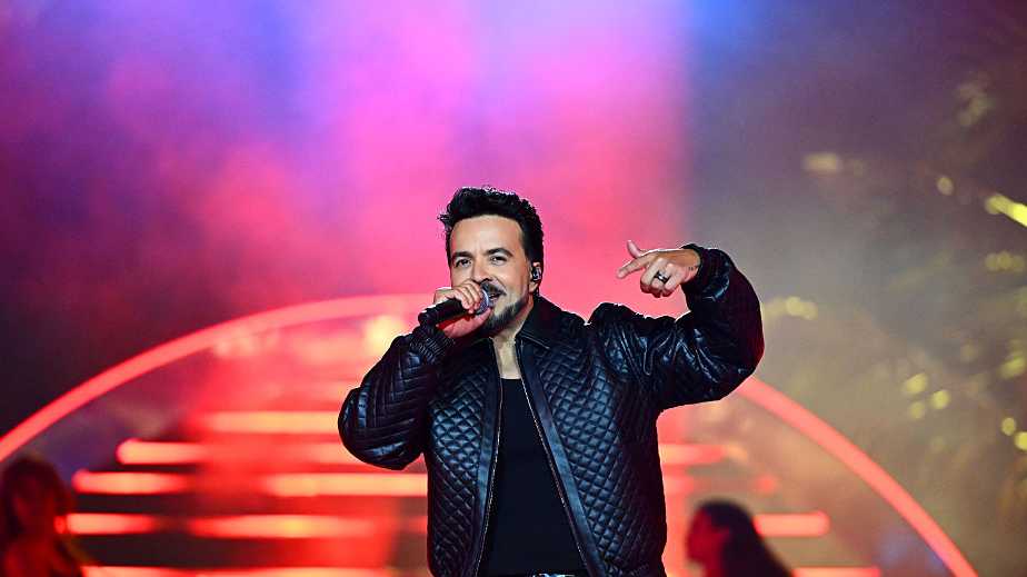 Luis Fonsi to headline Philadelphia FIFA fan festival