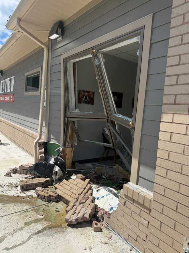 Car crashes into Lakeview Animal Clinic in Westmoreland County