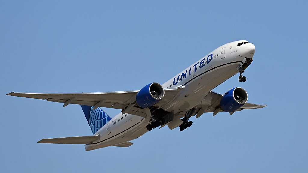 Flight to Spain turns back to US because of Bluetooth device name