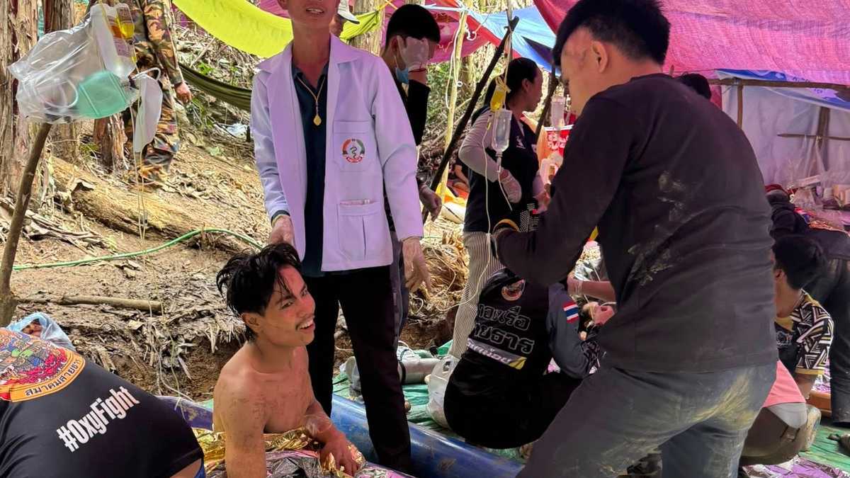 Rescuers free 4 men who had been trapped in flooded Laos cave