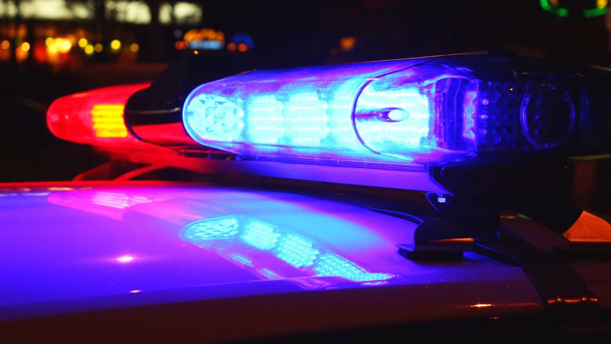 Car crashes into a passenger terminal at Detroit Metropolitan Airport ...