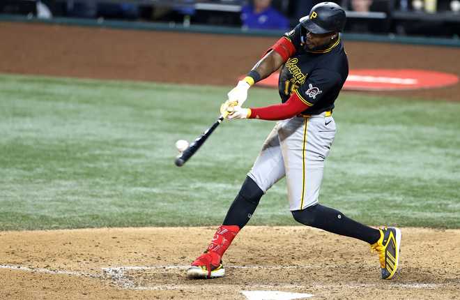 Oneil Cruz home run strikes top of foul pole at 116.9 mph