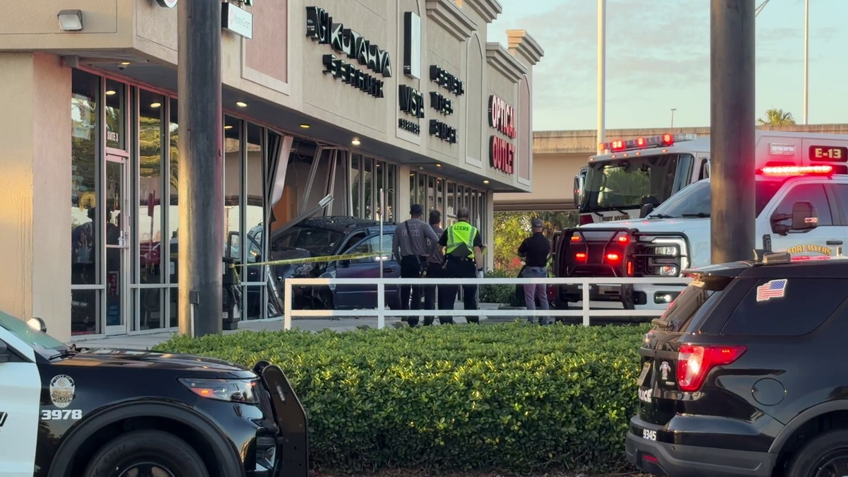 3-vehicle crash sends car into building off US-41 next to the Edison ...