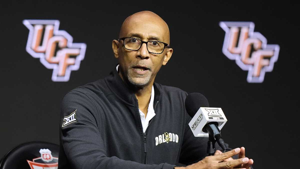 UCF men's basketball head coach Johnny Dawkins agrees to 3-year extension