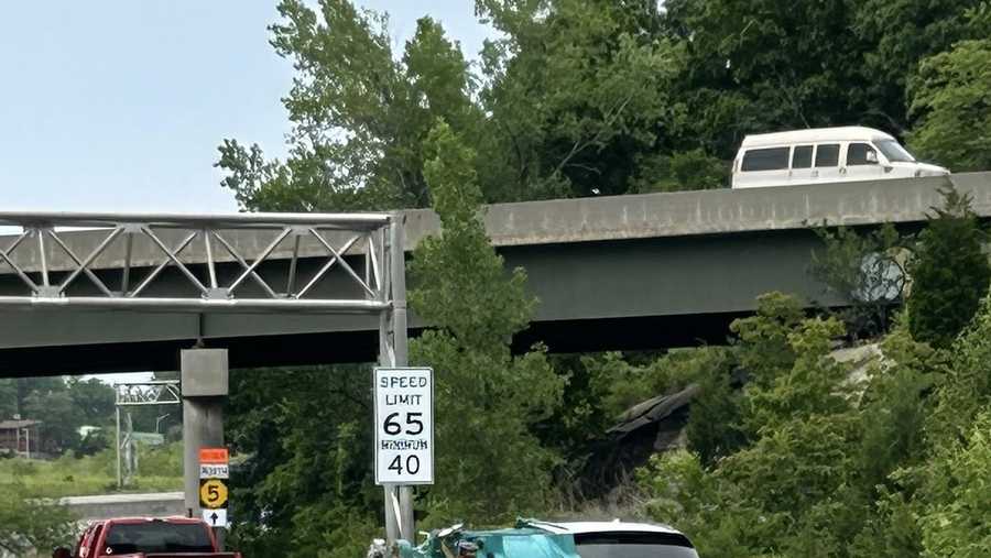 I-635 closure in Kansas City, Kansas, caused by unsecured heavy load