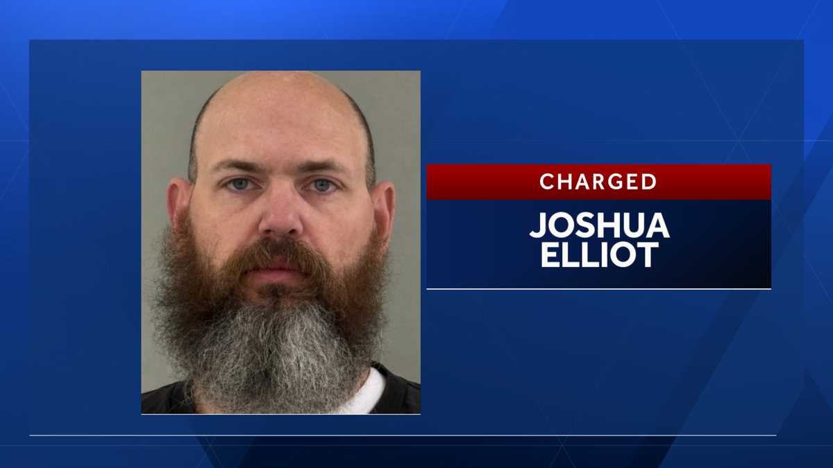 Man shot to death in Triad shopping center parking lot