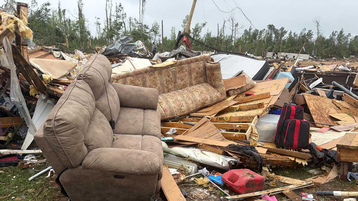 Mississippi storms: Tornado flattens mobile home park