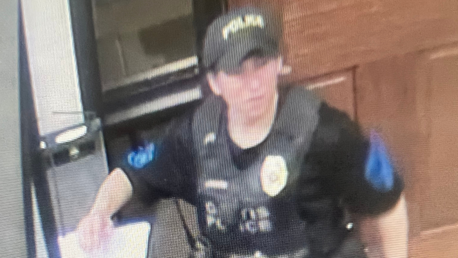 Photos show Ohio police chief claiming to be with ICE visiting schools