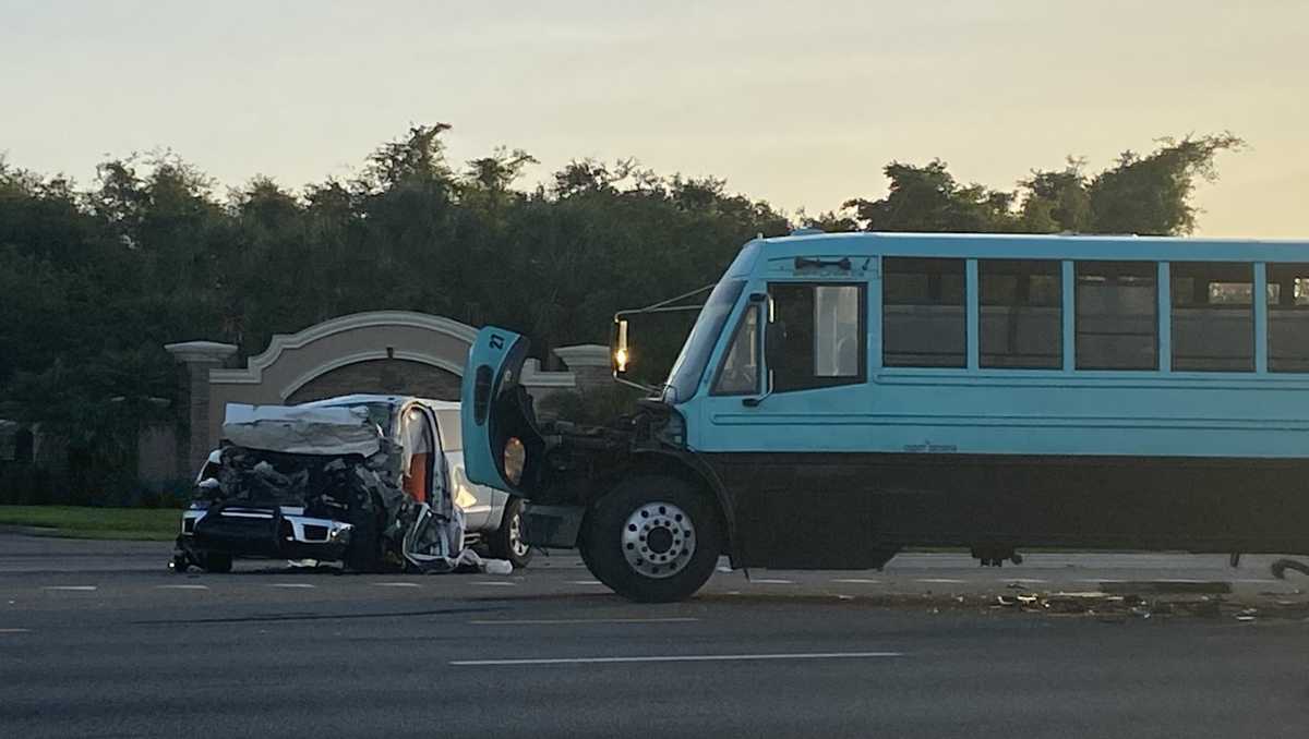 Multiple injuries in bus crash that shut down Lee County intersection ...
