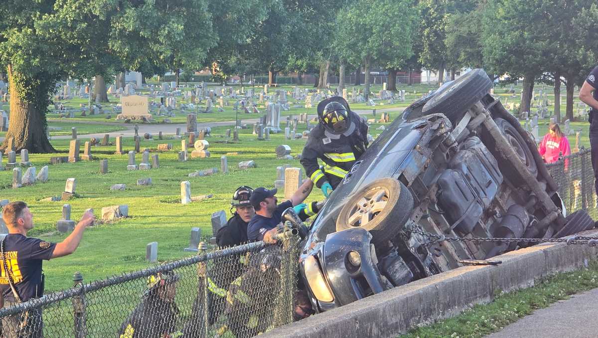 Hamilton Police investigating rollover crash that closed road Wednesday ...