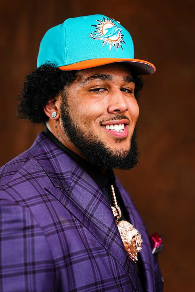 Miami Dolphins sign first-round draft pick Kadyn Proctor