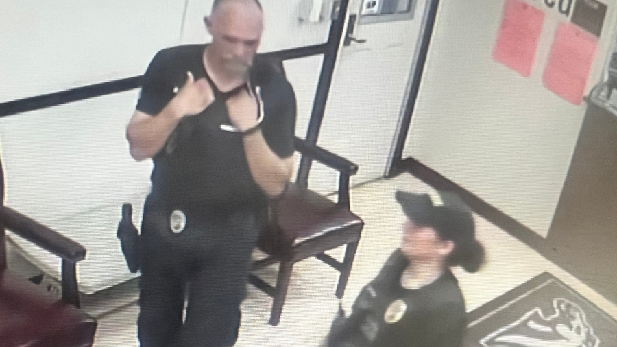 Photos show Ohio police chief claiming to be with ICE visiting schools