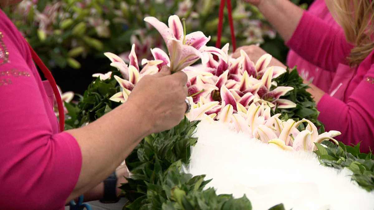 Kentucky Oaks Garland of Lilies put together at Middletown Kroger