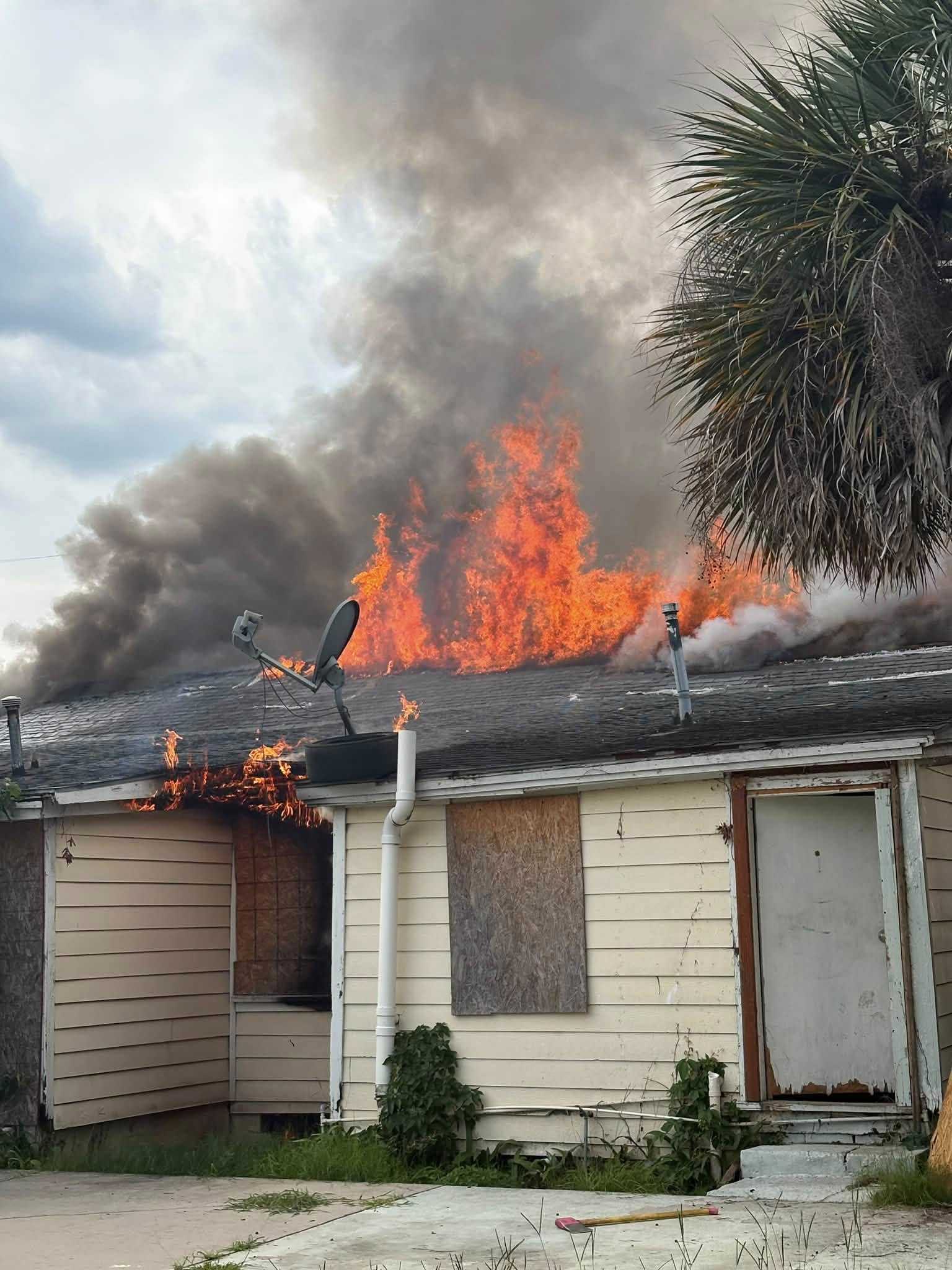 Traffic Alert: Ogeechee Road shut down due to structure fire - WJCL