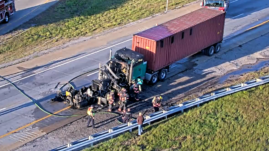 All lanes of Gene Snyder reopen after semi truck fire near Bardstown Road