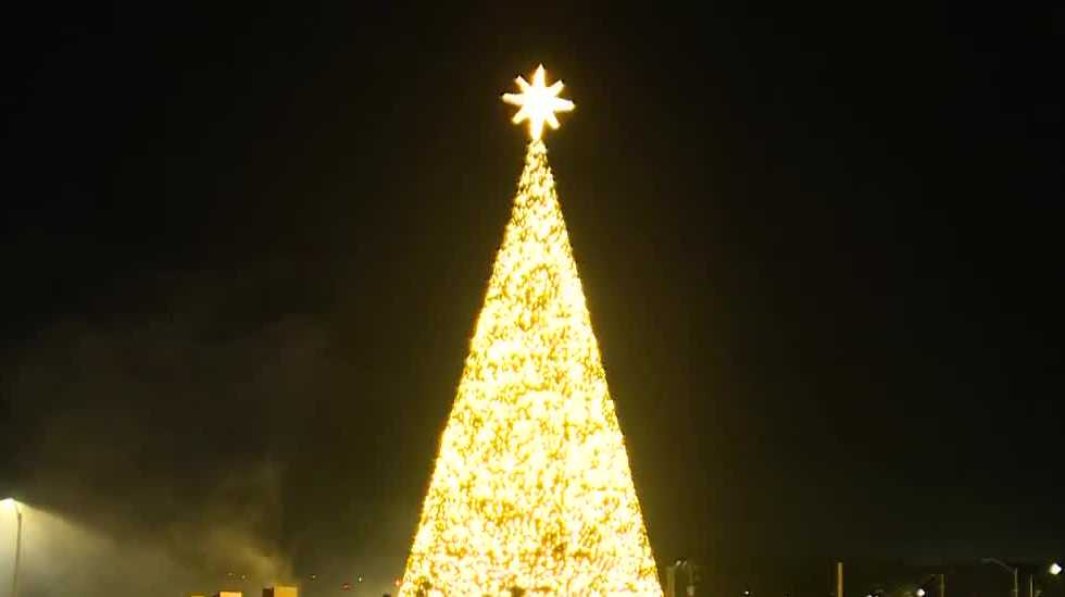 Alabama's tallest Christmas tree lights up Gadsden