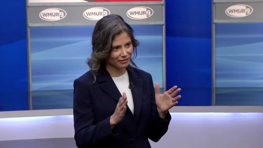 Democrat Maggie Goodlander speaks at New Hampshire town hall