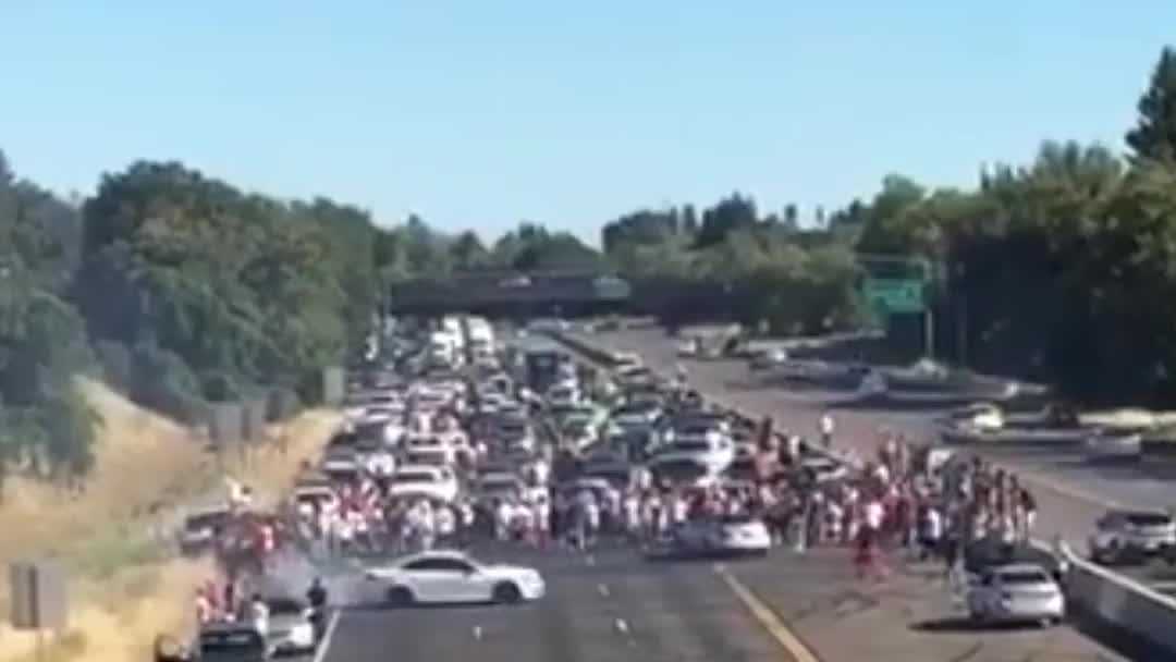VIDEO: Brazen sideshow stops I-5 traffic in Sacramento