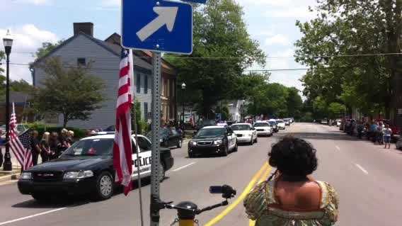 Raw video: Jason Ellis funeral procession moves through Bardstown