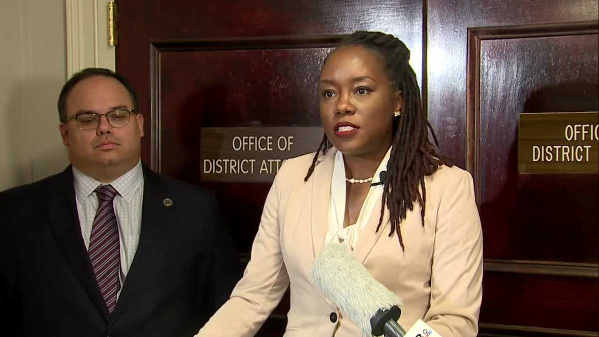 Georgia DA dismisses murder cases tied to indicted officers