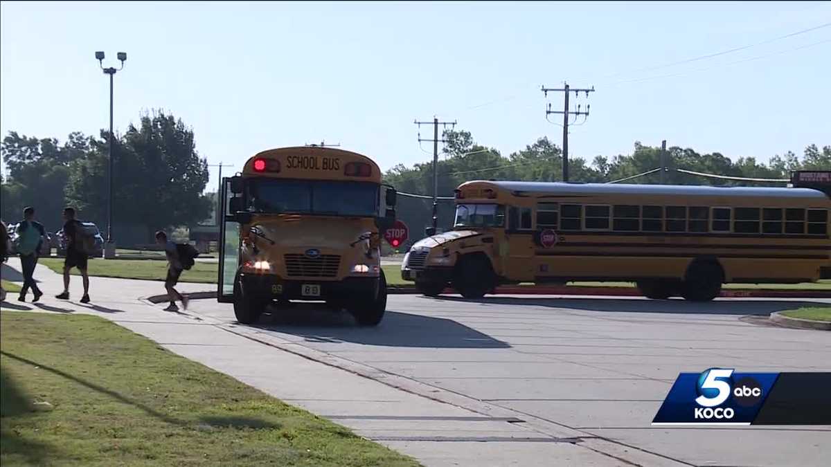 Mustang Public School students return as district sees rapid growth