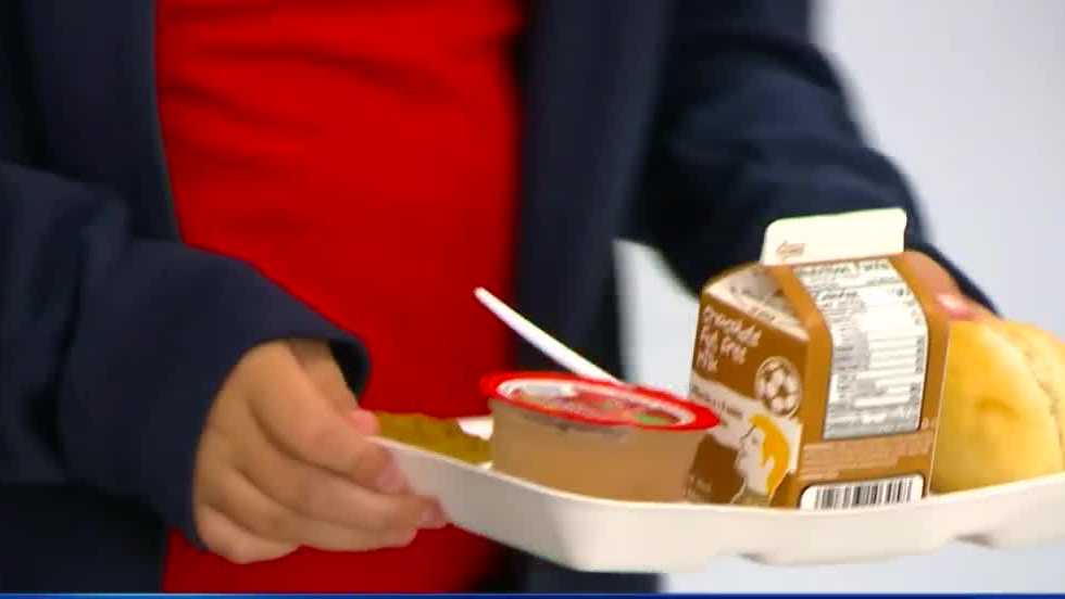 More Iowa schools offer free meals through the end of the year