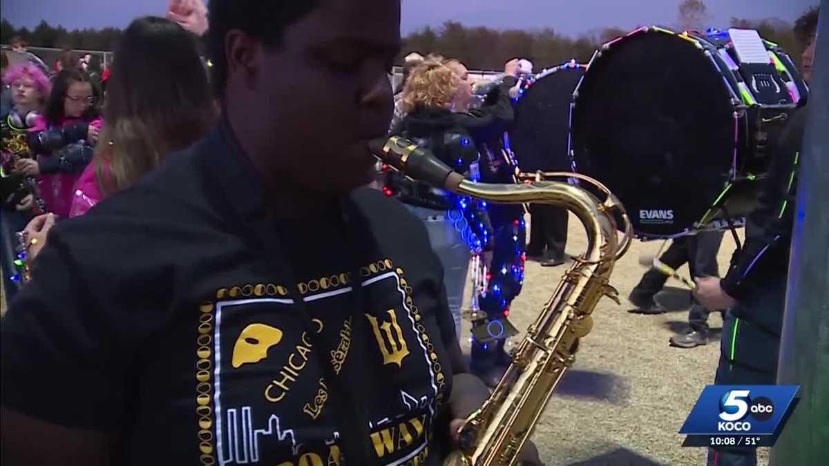 Oklahoma high school bands unite to honor veterans