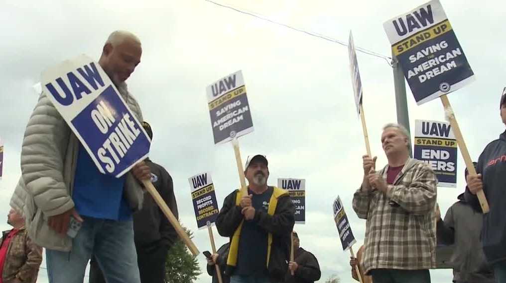 Ford workers set to vote on new contract next month