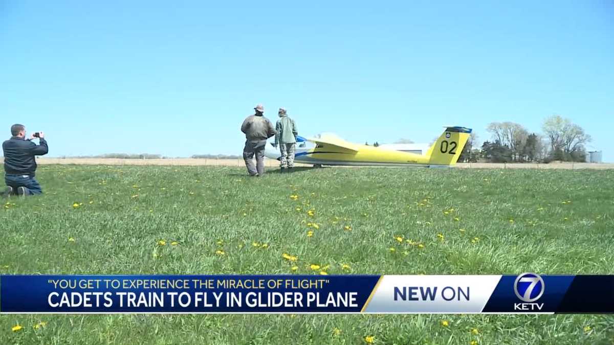 Cadets train to fly in glider plane: 'You get to experience the miracle ...