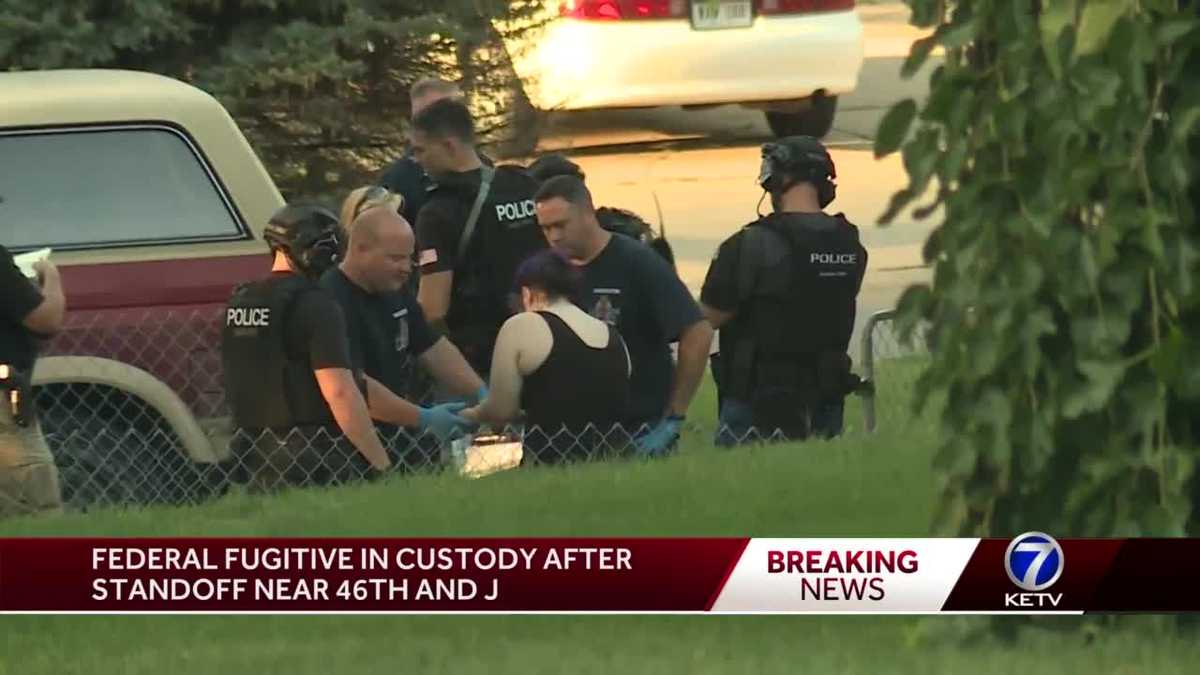 Federal fugitive in custody following standoff