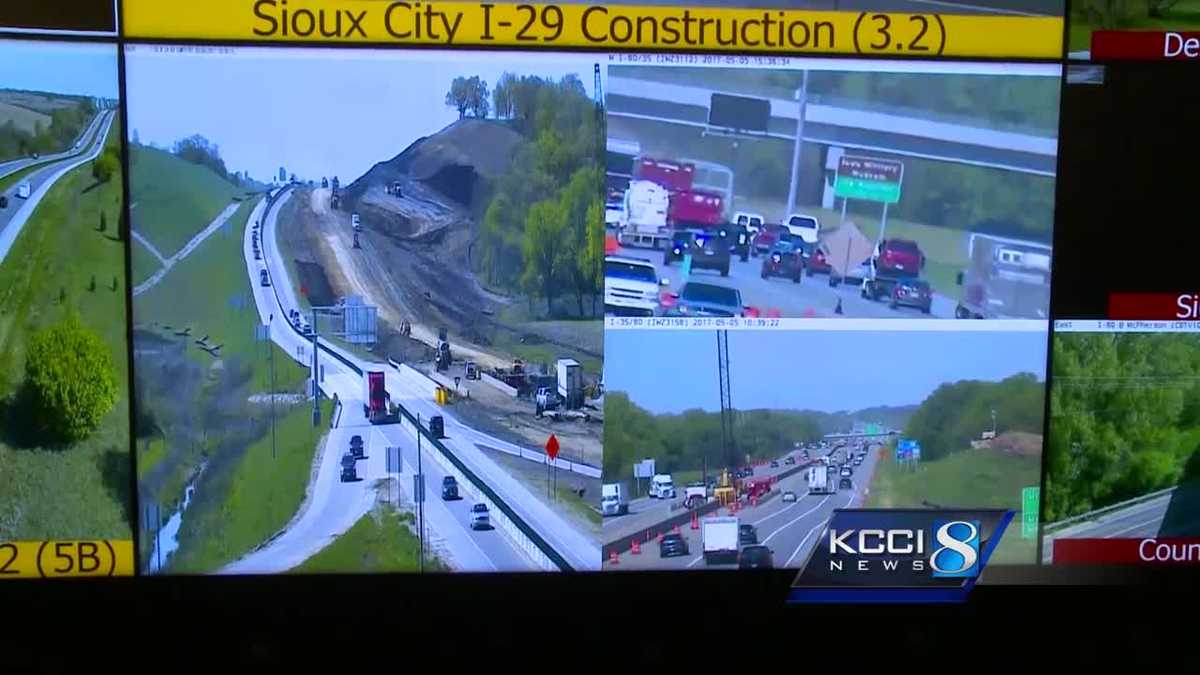 Iowa DOT monitors construction zones from traffic center