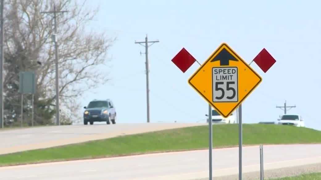 Iowa Senate approves bill to raise speed limits on two-lane highways