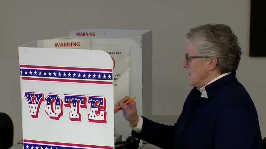 Early voting underway, final sprint for Wisconsin Supreme Court