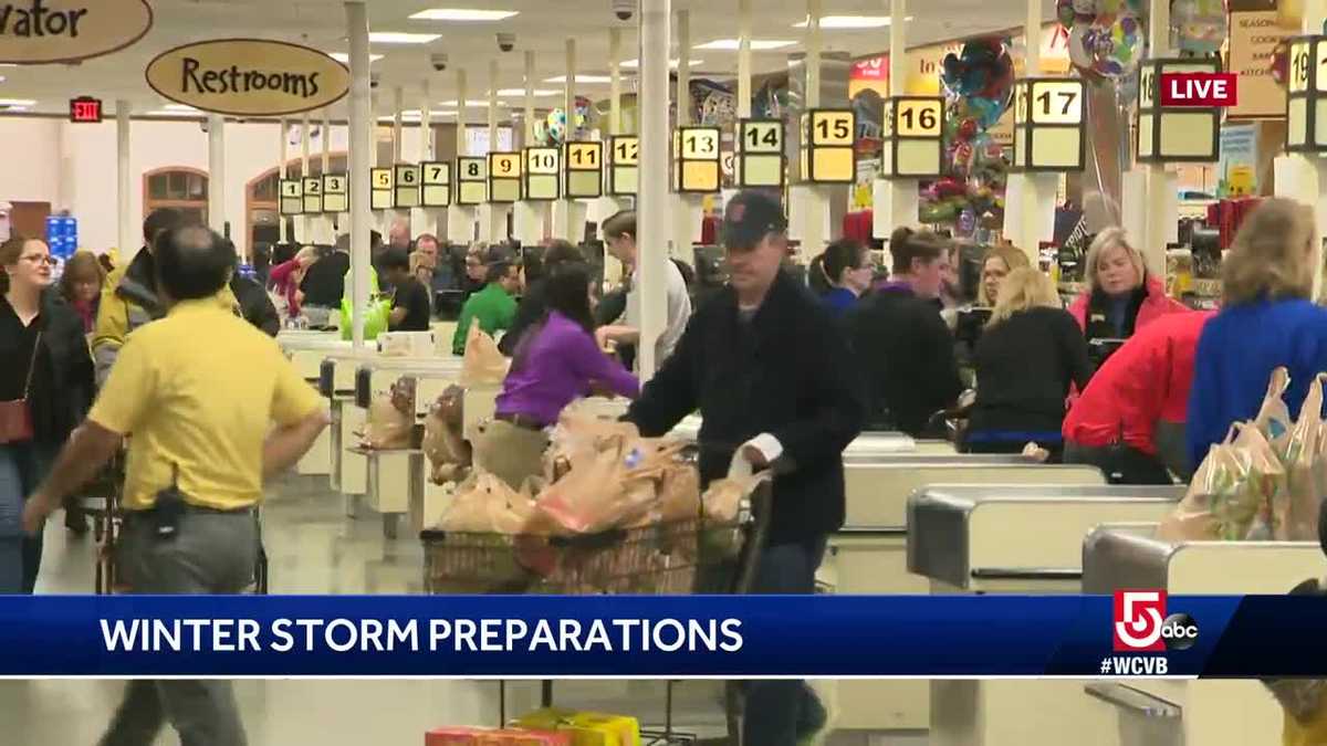 Everyone get to the grocery store quick! Snow is coming!