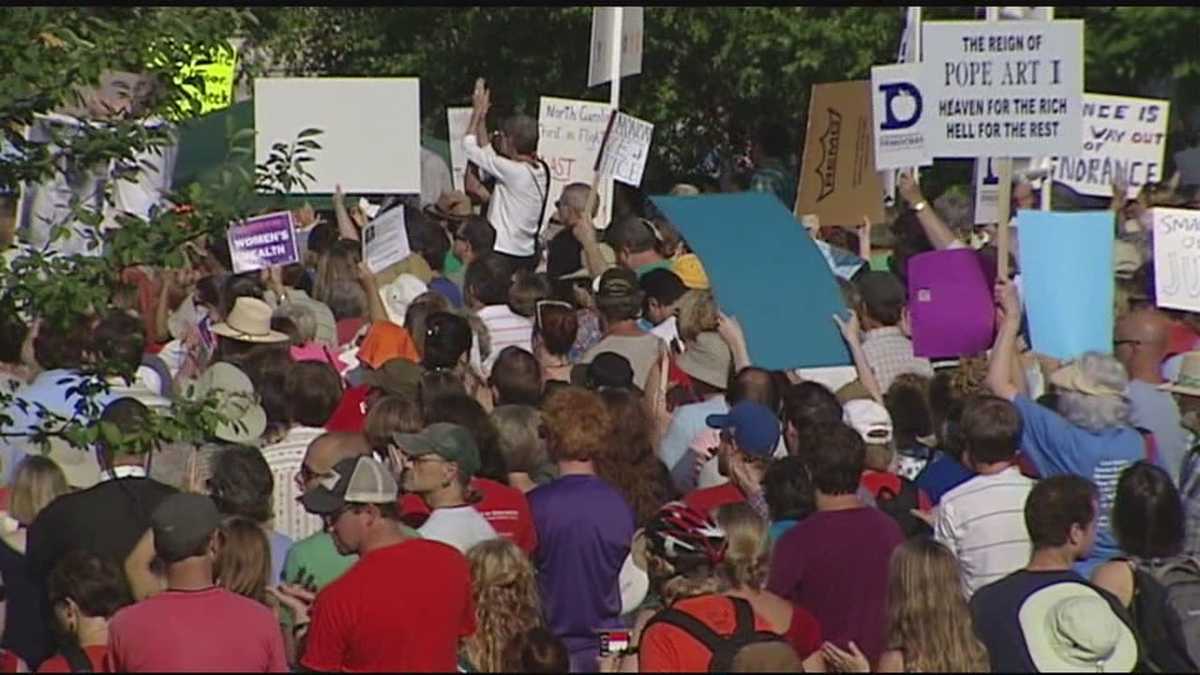 Huge crowd of protestors attend Moral Monday demonstration