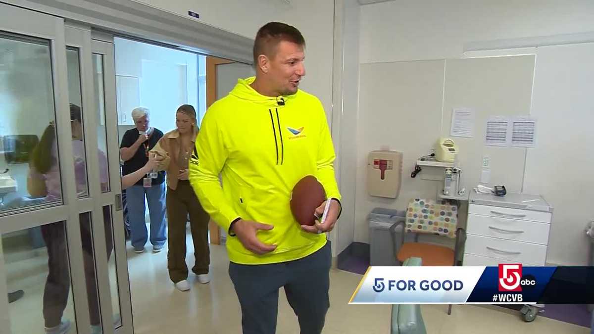 Rob Gronkowski, Camille Kostek visit kids at Boston Children's Hospital ...