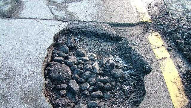 How temperature changes in Massachusetts affect potholes