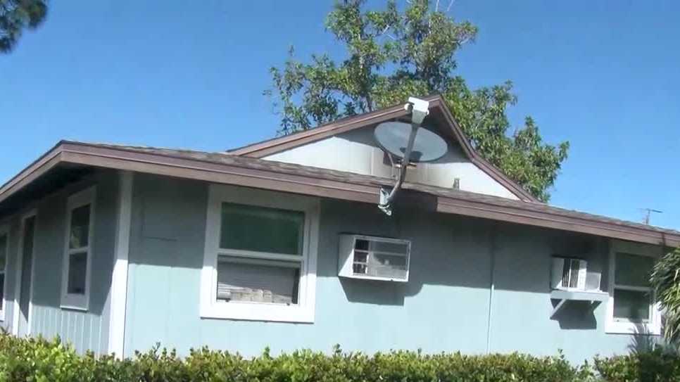 15 displaced after Naples Manor apartment fire